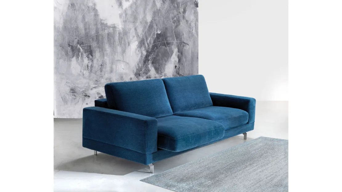 Divano blu con slitta seduta